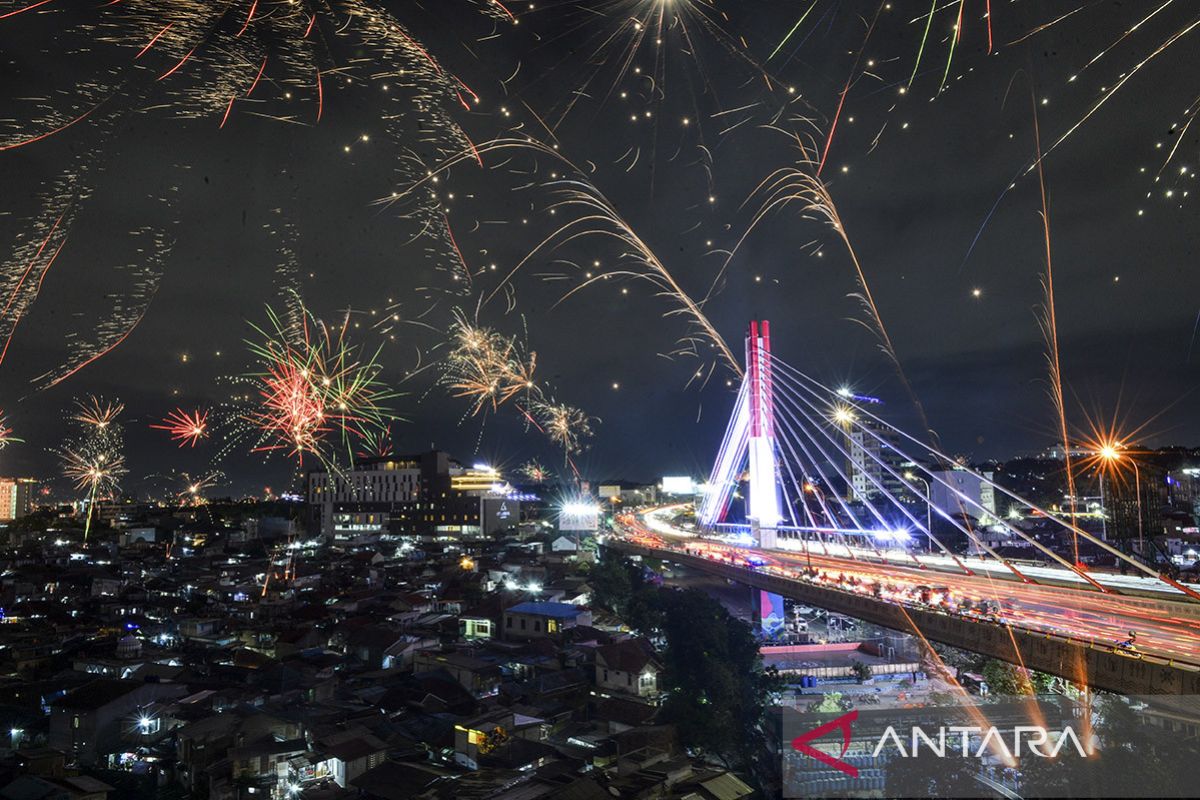 Perayaan malam pergantian tahun di Bandung - ANTARA News Jawa Barat