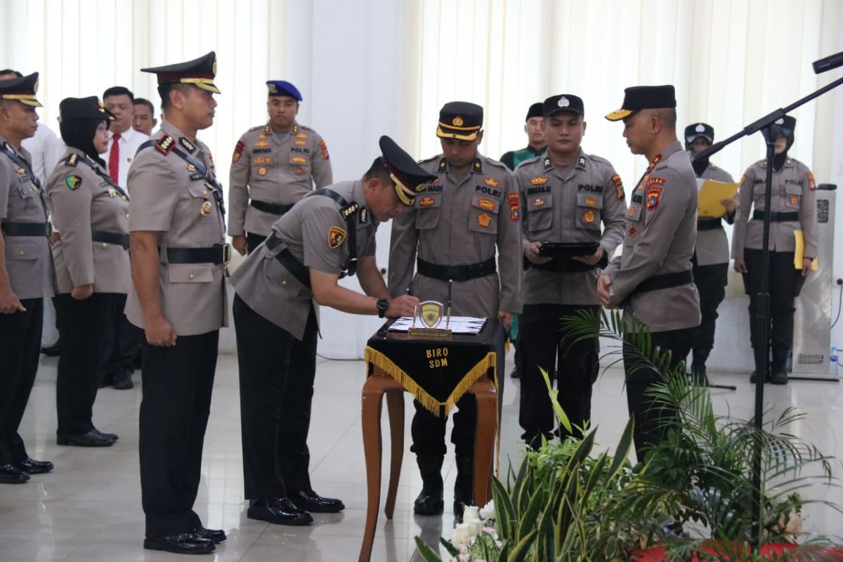 Kapolda Babel pimpin sertijab tiga pejabat utama - ANTARA News Bangka Belitung