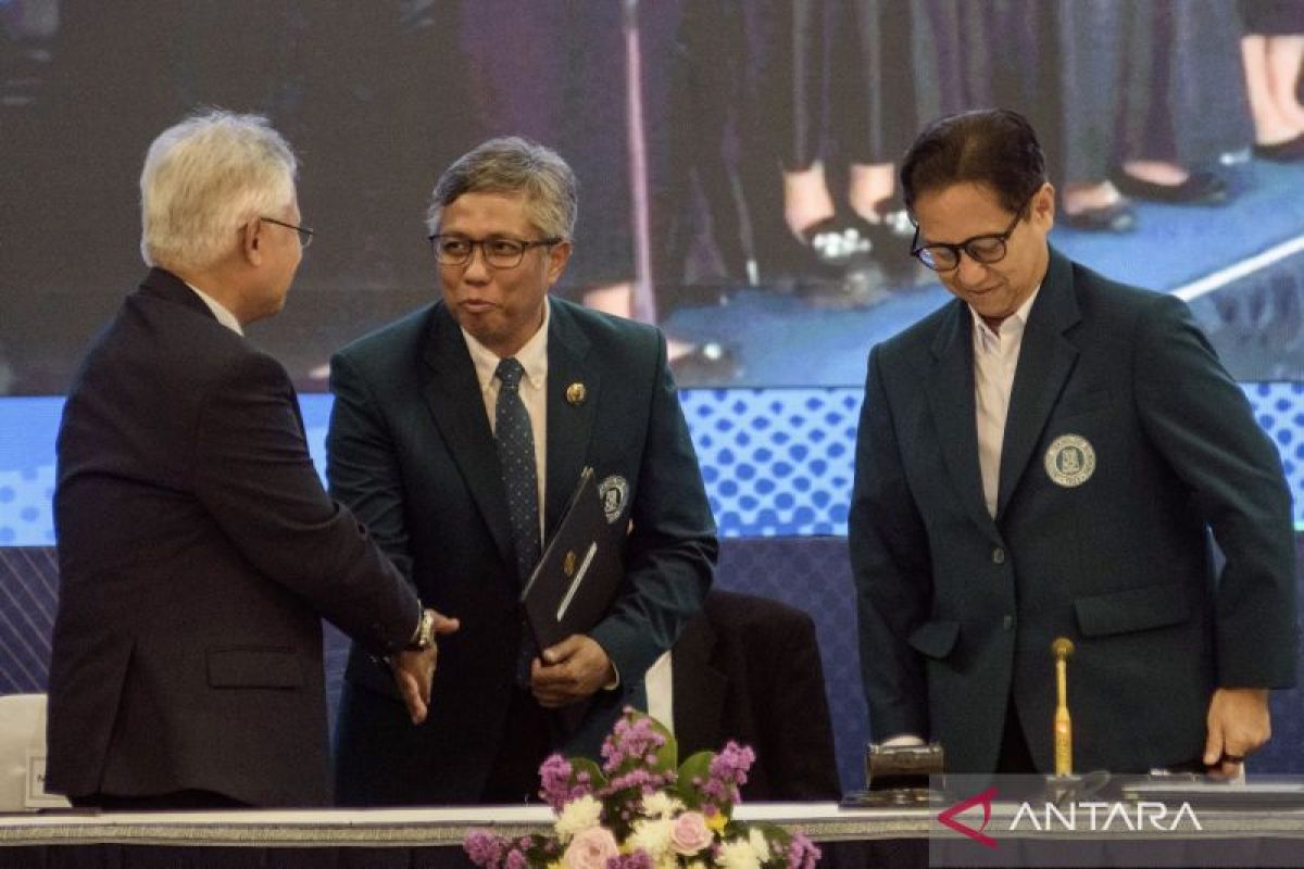 Tatacipta Dirgantara dilantik jadi Rektor ITB menggantikan Reini ...