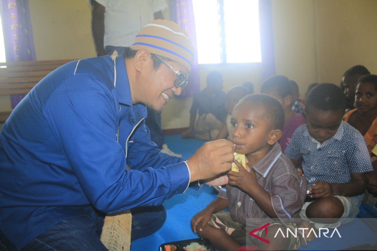 Gekrafs Papua Pegunungan peringati HUT Ke-6 membagikan 500 porsi MBG ...