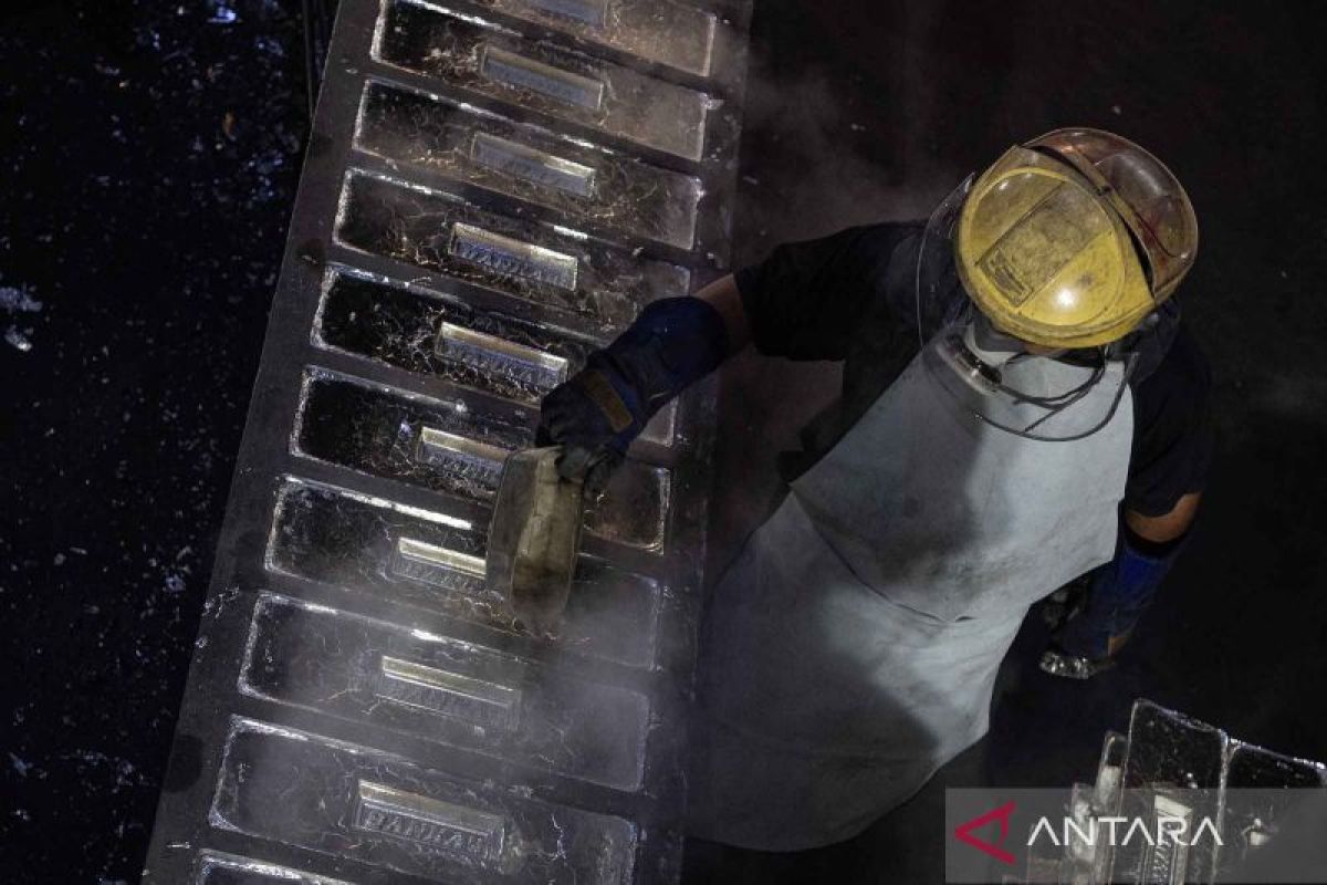 Beginilah proses pencetakan balok timah di Bangka Belitung - ANTARA News
