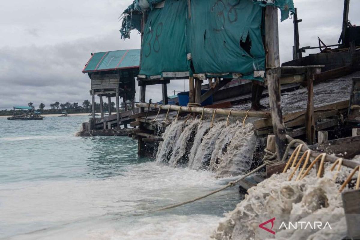 Penambangan timah di perairan Pantai Matras Kabupaten Bangka - ANTARA News