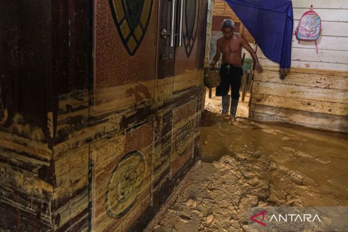 Permukiman warga di Kendari terendam banjir yang disertai lumpur - ANTARA News