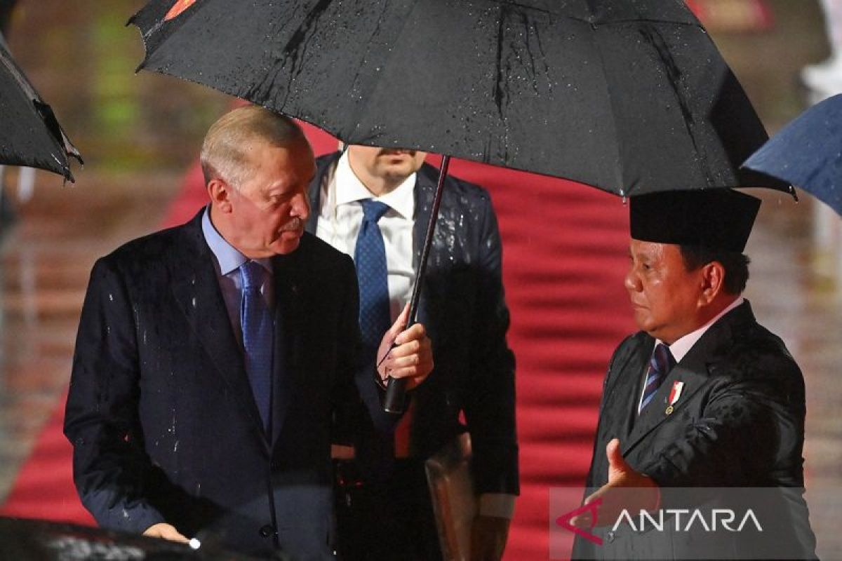 Presiden Prabowo Subianto sambut kedatangan Presiden Turki Recep Tayyip Erdogan di Jakarta ...