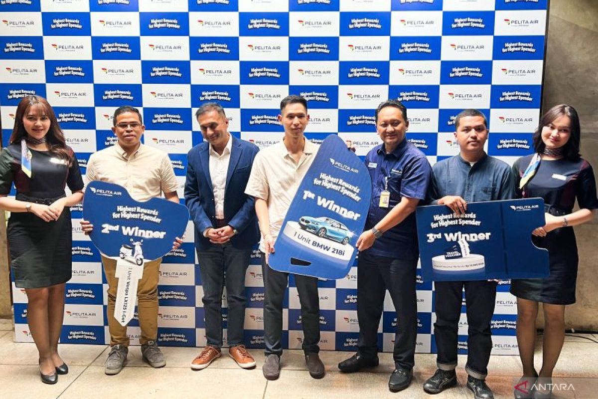 Pelita Air serahkan hadiah pemenang "High Spender Pelita Air 2024 ...