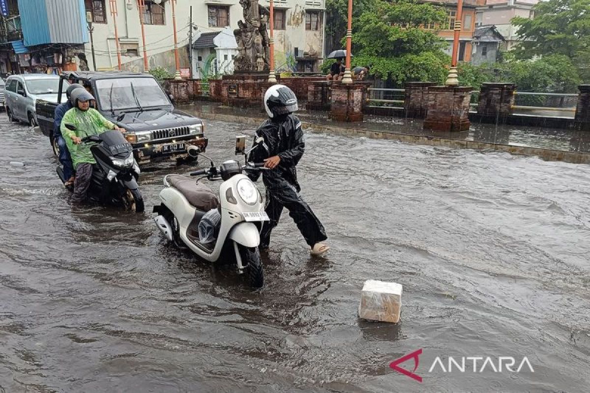 BMKG: Cuaca berawan hingga hujan di mayoritas kota besar Indonesia - ANTARA News