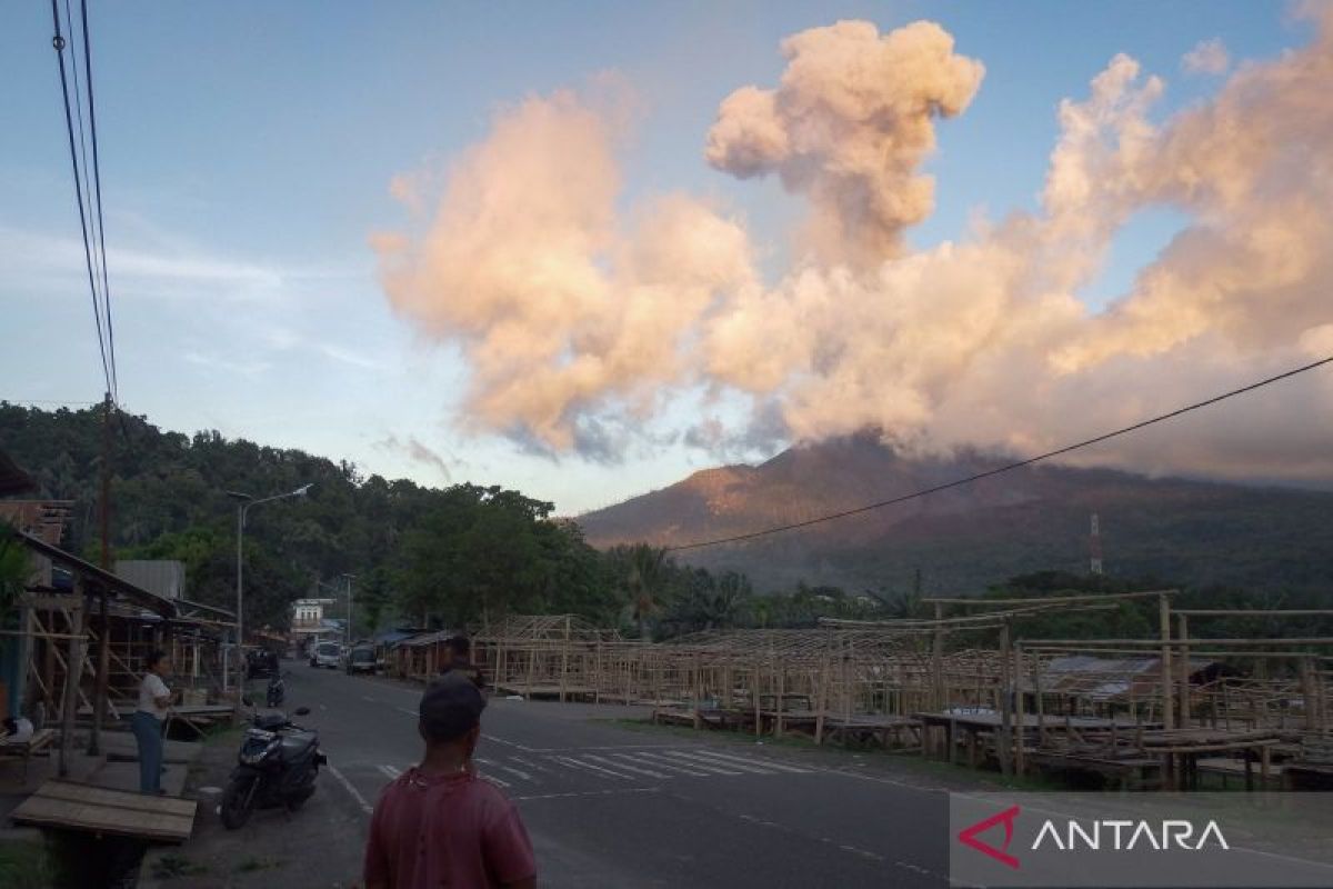 Gunung Lewotobi Laki-laki di Flores Timur kembali erupsi - ANTARA News
