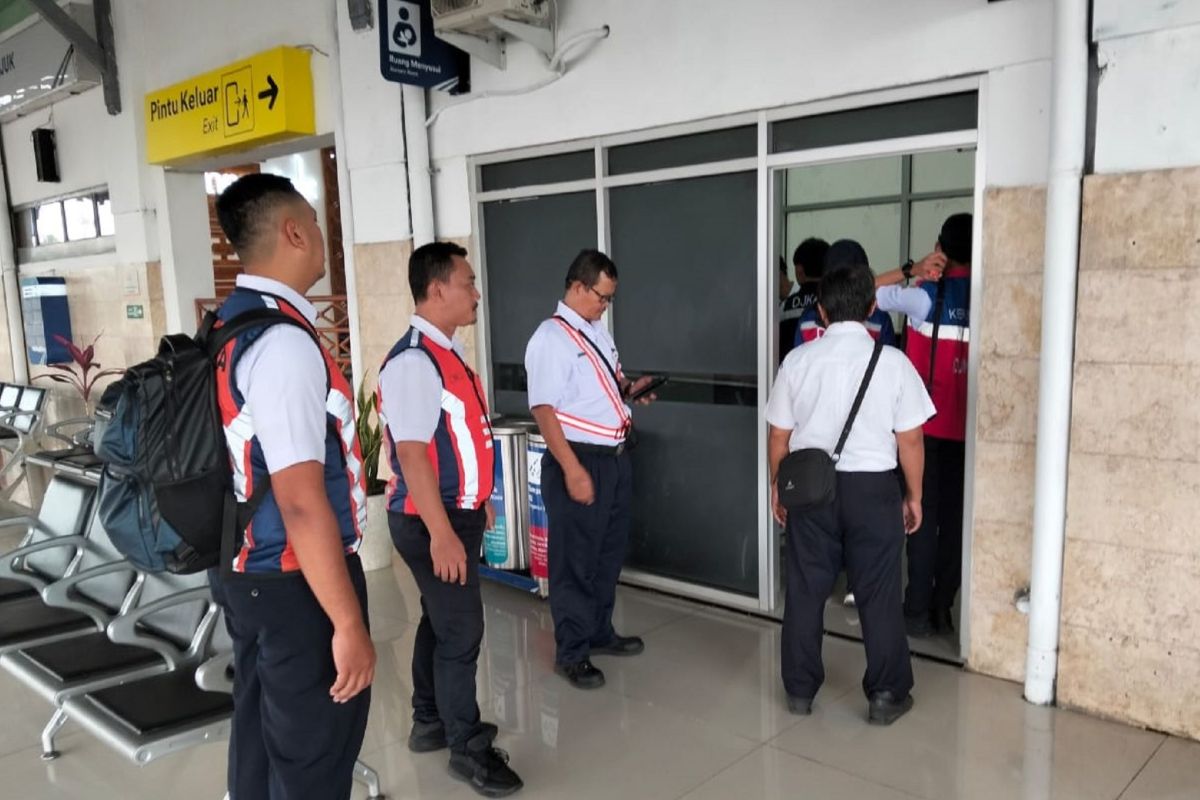 Daop 7 pastikan fasilitas stasiun dan kereta api aman layani Angkutan ...