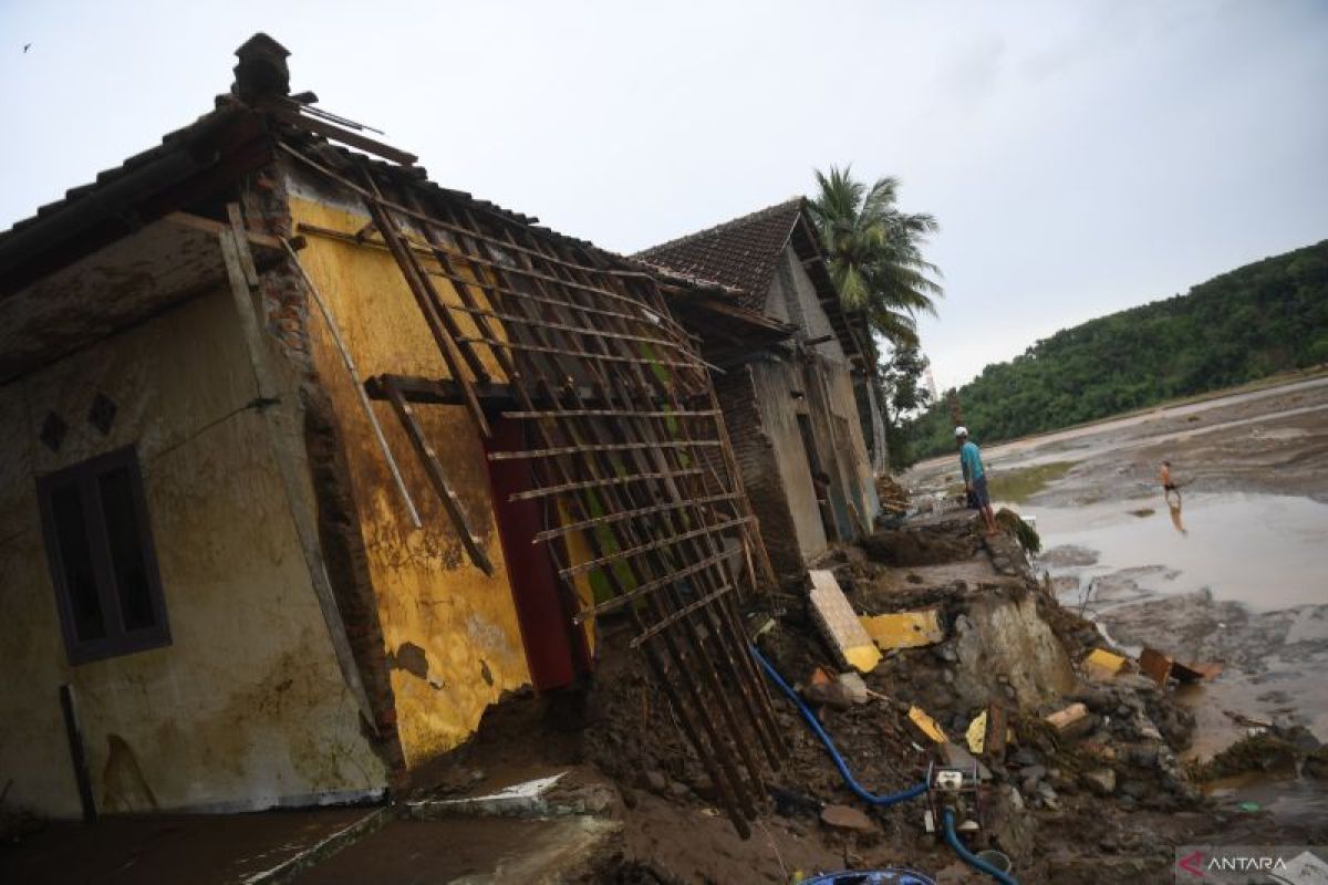 Dampak banjir bandang di Sukabumi - ANTARA News