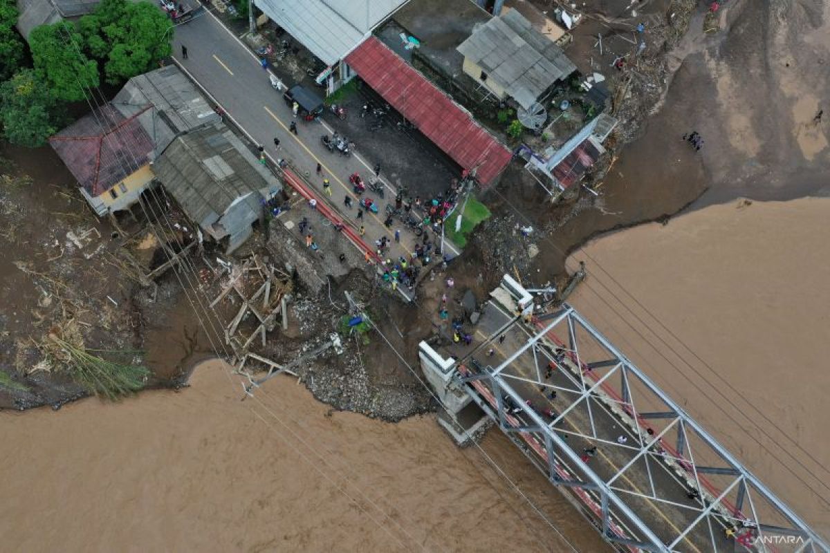 Dampak banjir bandang di Sukabumi - ANTARA News