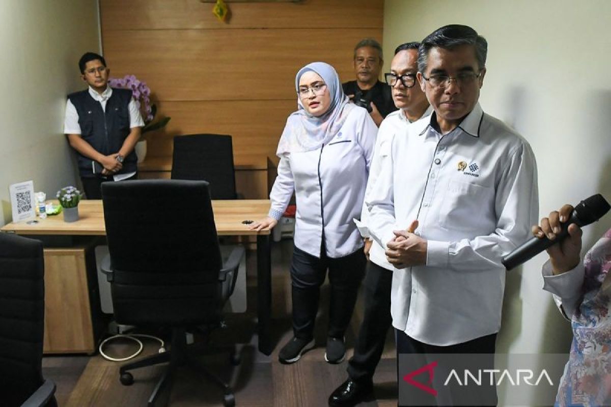 Menaker pastikan siap perjuangkan THR korban PHK Sritex - ANTARA News