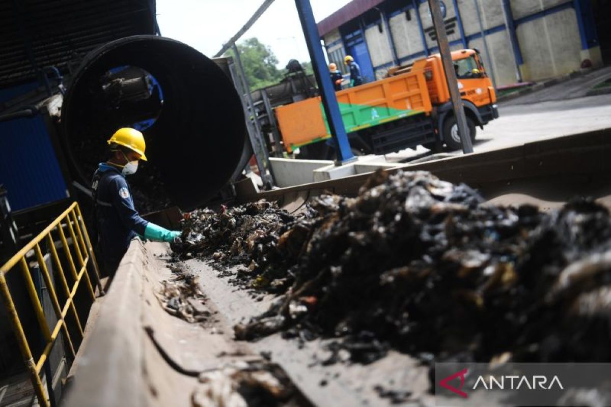 RDF Plant Bantar Gebang olah sampah jadi bahan bakar alternatif - ANTARA News