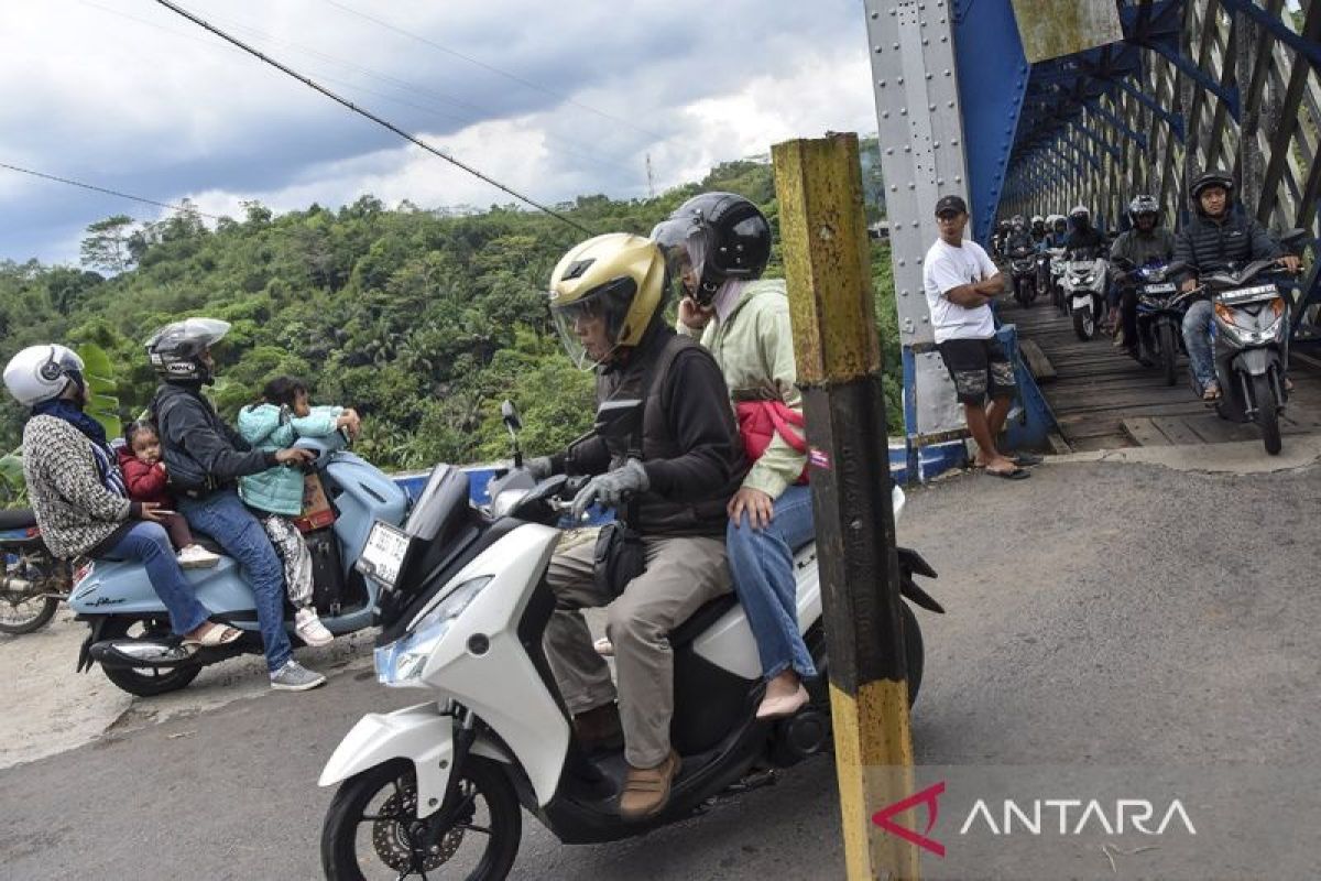 Jalur alternatif terowongan Cirahong - ANTARA News