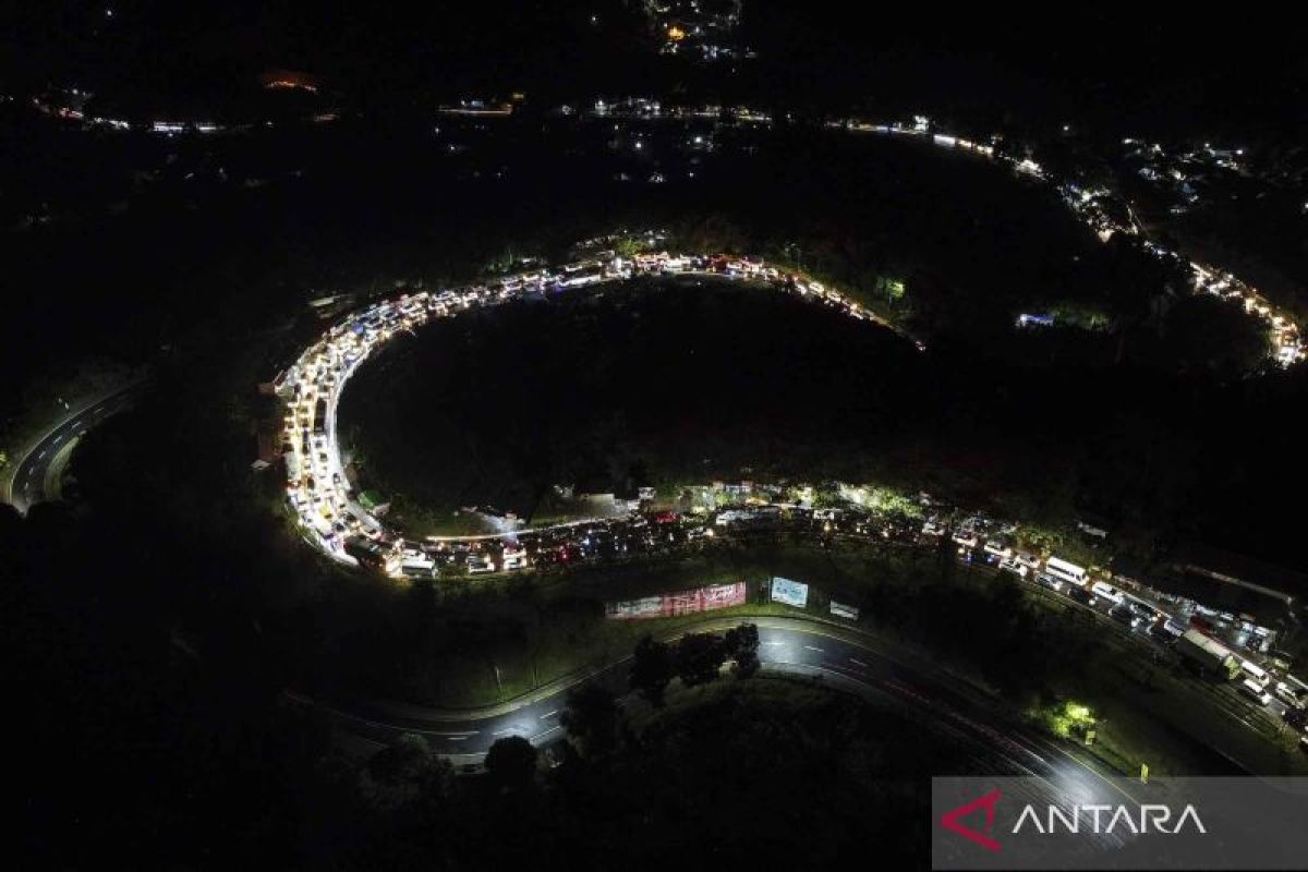 Begini situasi arus balik H+3 Lebaran di Lingkar Gentong saat diberlakukan sistem one way ...