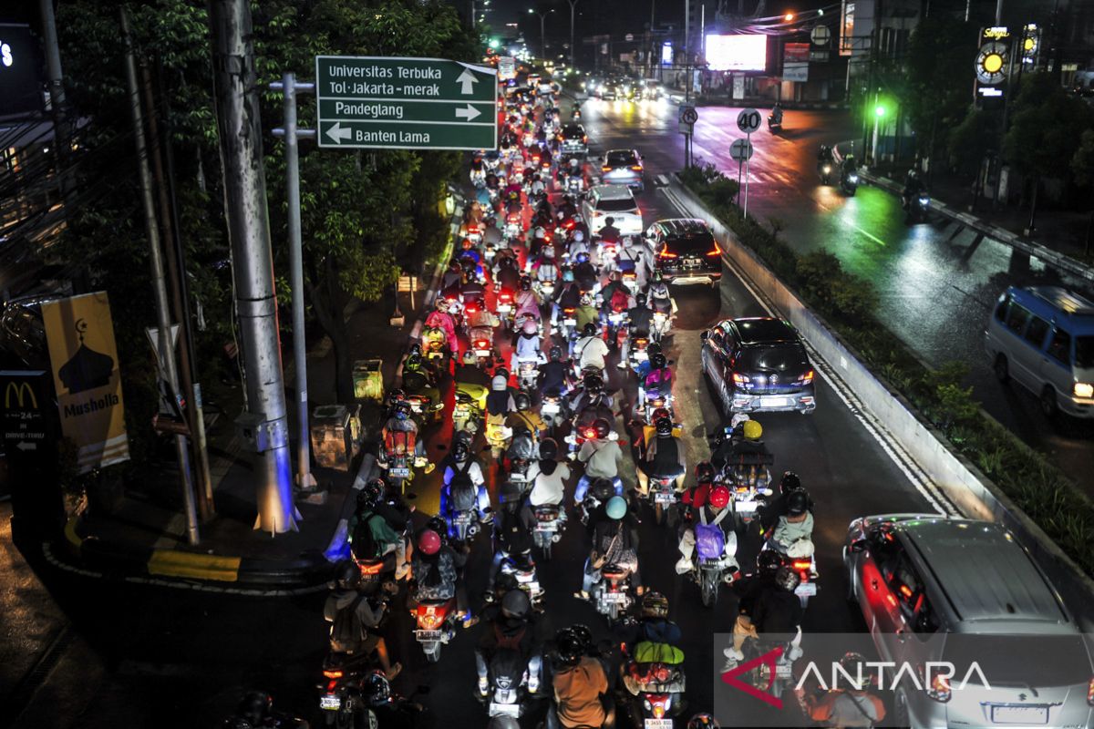 Puncak arus balik di jalan arteri Serang-Jakarta - ANTARA News Banten