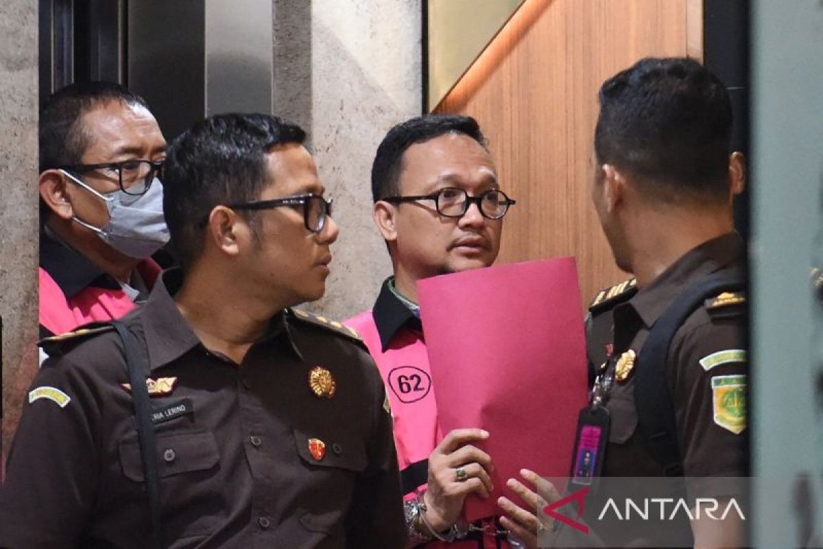 Kejagung tetapkan tiga tersangka kasus perintangan penyidikan kasus ...