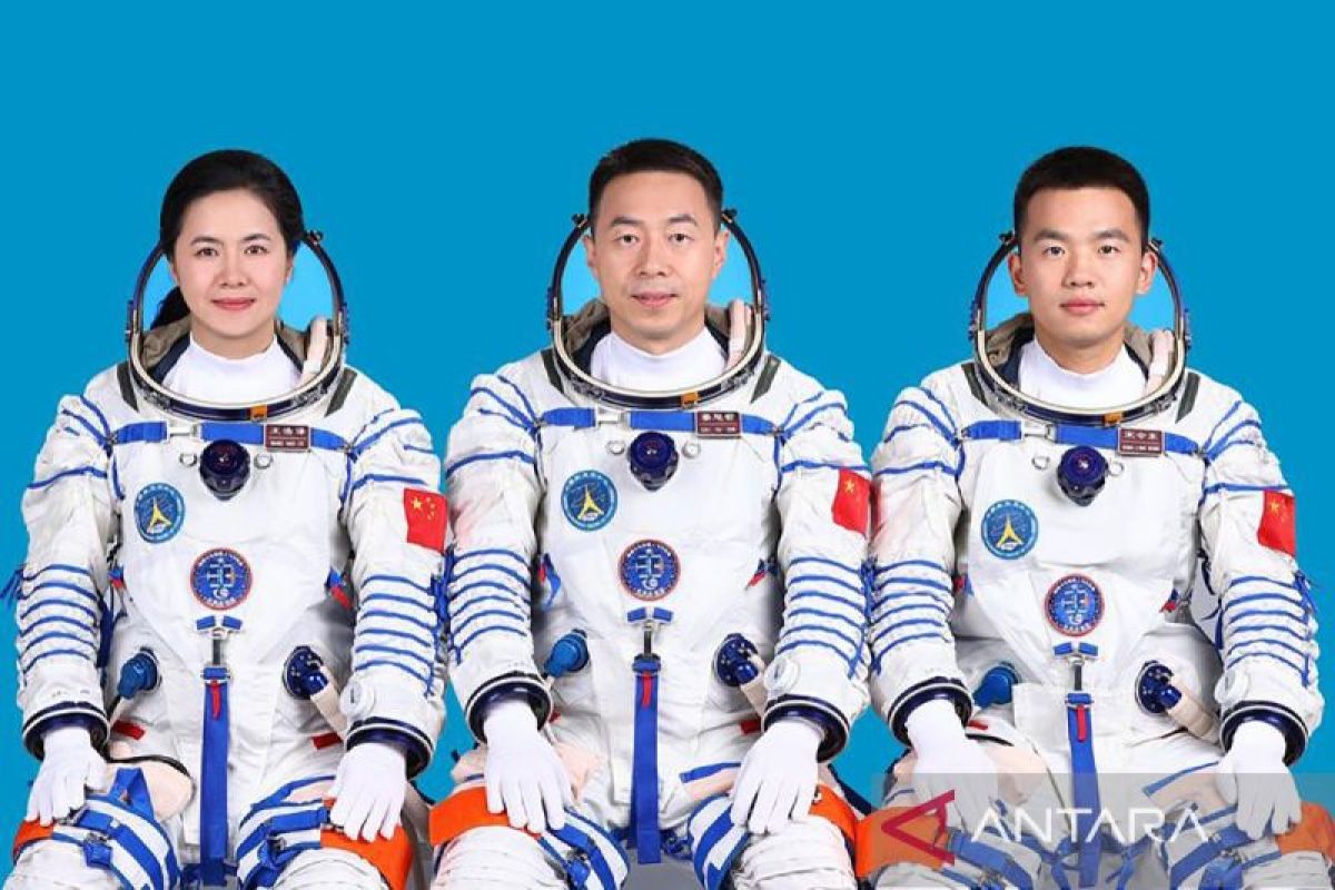 Awak Shenzhou kirim video pesan Hari Antariksa China dari luar angkasa - ANTARA News