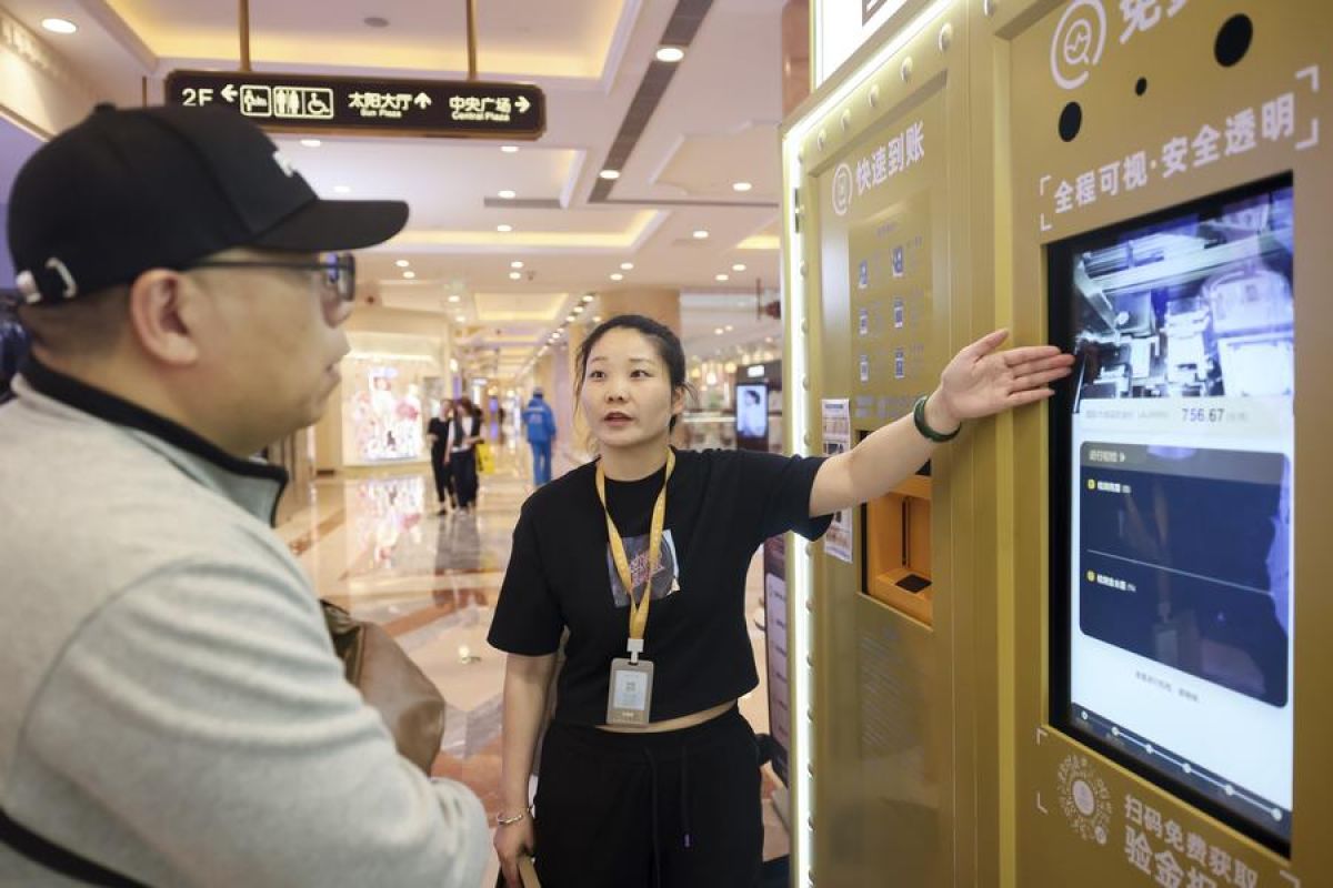 Melihat Debut Toko Emas Pintar di Shanghai, China - ANTARA News