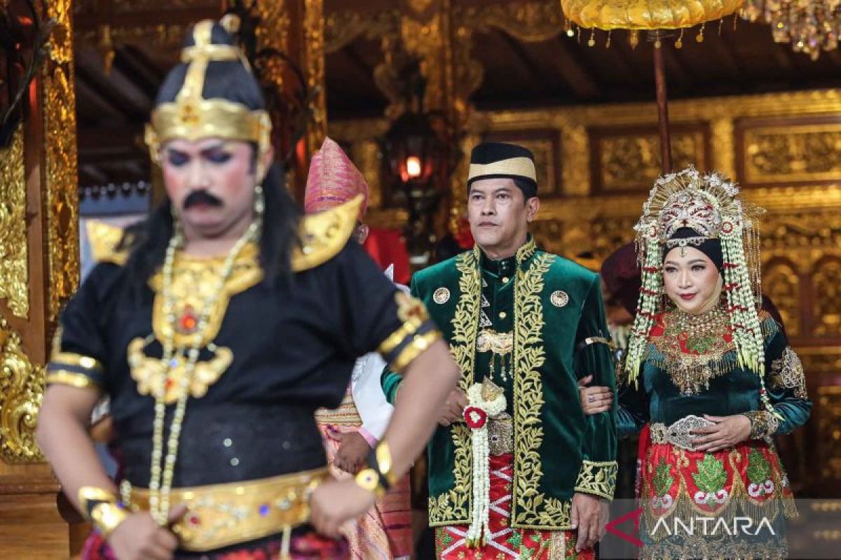 Menteri Kebudayaan nobatkan Pangeran Cevi Yusuf Isnendar sebagai Raja ...