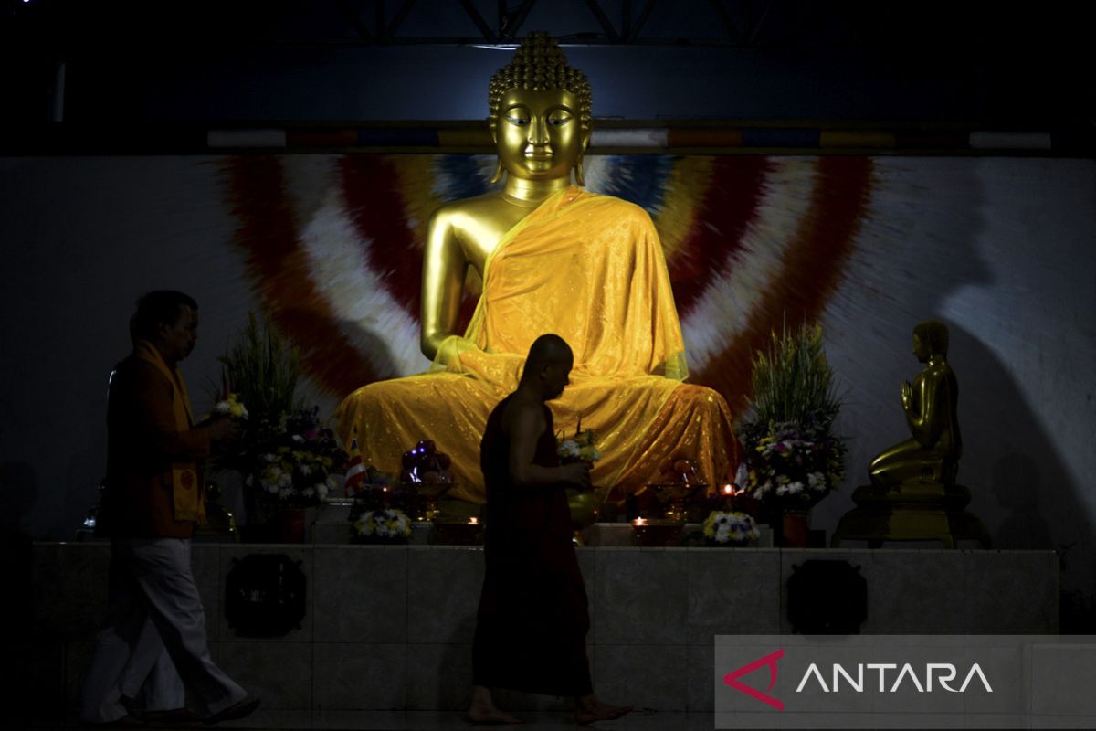 Perayaan Waisak di Wihara Dhammaphala Tangerang - ANTARA News Banten