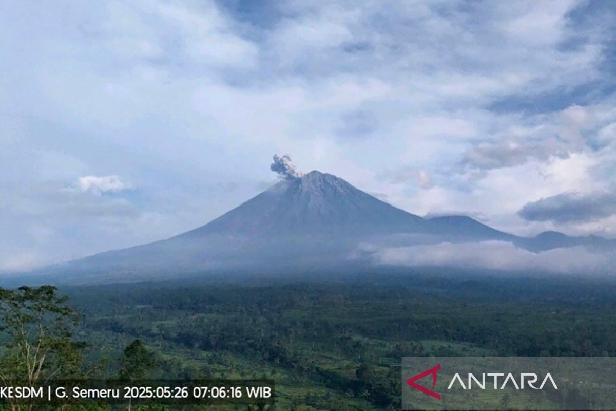 Gunung Semeru kembali erupsi Senin pagi - ANTARA News