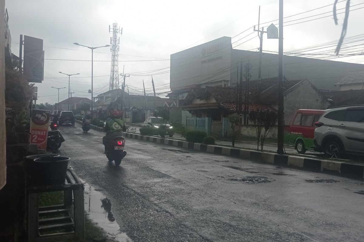 BMKG: Waspada hujan disertai angin dan petir di Banten hari ini - ANTARA News