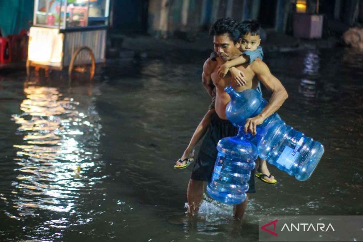 Banjir rob terjang Muara Angke - ANTARA News