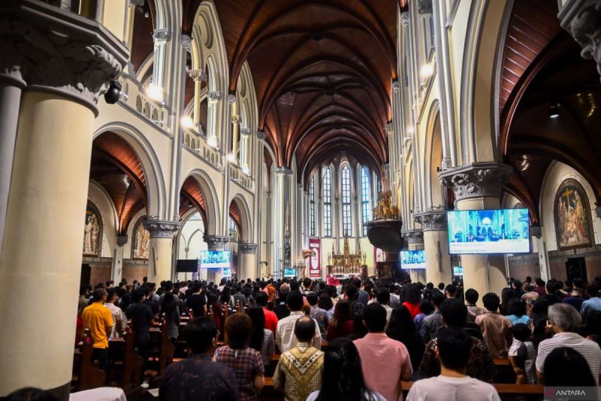Misa perayaan kenaikan Yesus Kristus di Gereja Katedral Jakarta - ANTARA News