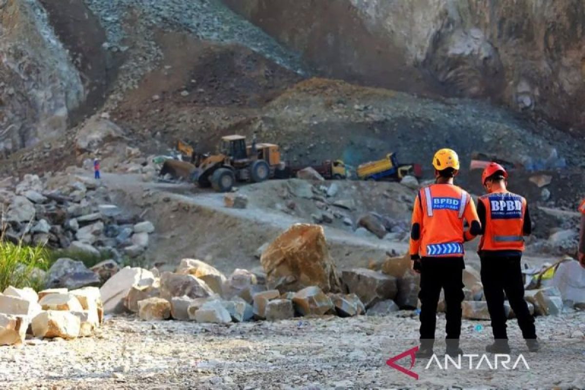 Korban tewas akibat longsor di Gunung Kuda bertambah jadi 17 orang - ANTARA News