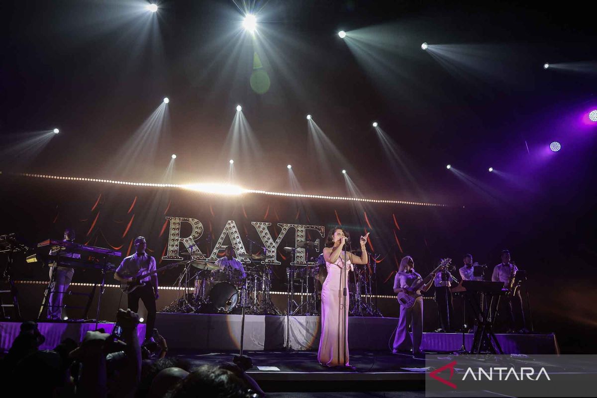 Raye pukau penonton saat tampil di BNI Java Jazz Festival 2025 - ANTARA News