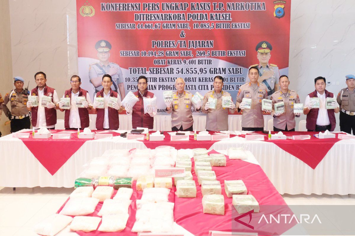 Polda Kalsel sita 54,8 kg sabu dan 10.355 ekstasi milik Fredy Pratama - ANTARA News