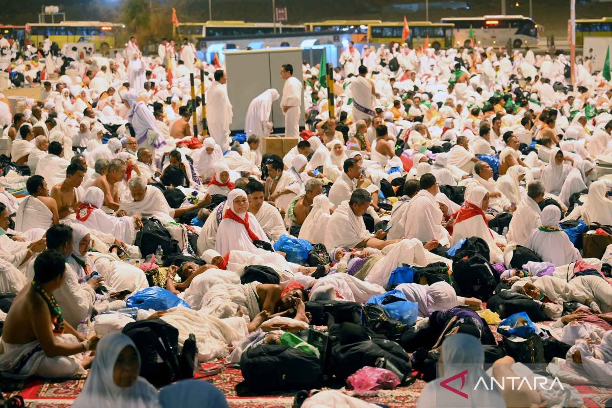 Jamaah haji Mabit di Muzdalifah sebelum lempar jumrah - ANTARA News