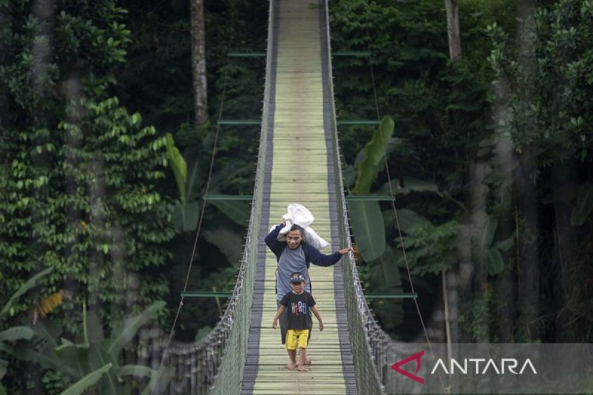 Jembatan gantung Citarum di Kabupaten Bandung Barat - ANTARA News Jawa Barat