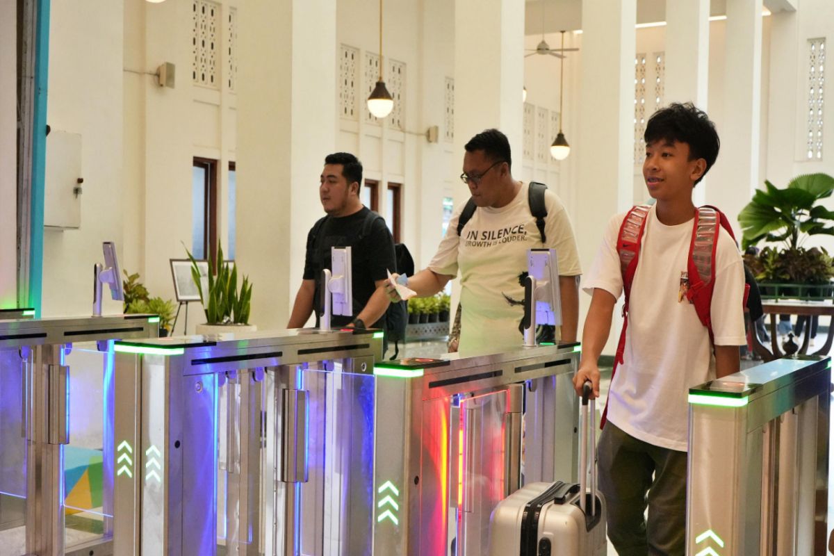 KAI Daop 6 tambah Unit Face Recognition Boarding Gate Stasiun Yogyakarta - ANTARA News ...