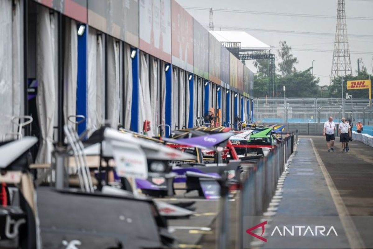22 pembalap siap berlaga di Formula E Jakarta 2025, mobil balap listrik ...