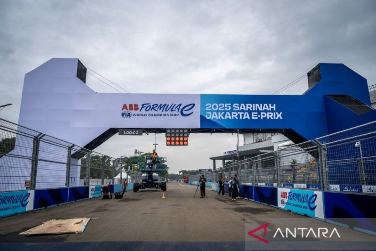 22 pembalap siap berlaga di Formula E Jakarta 2025, mobil balap listrik ...