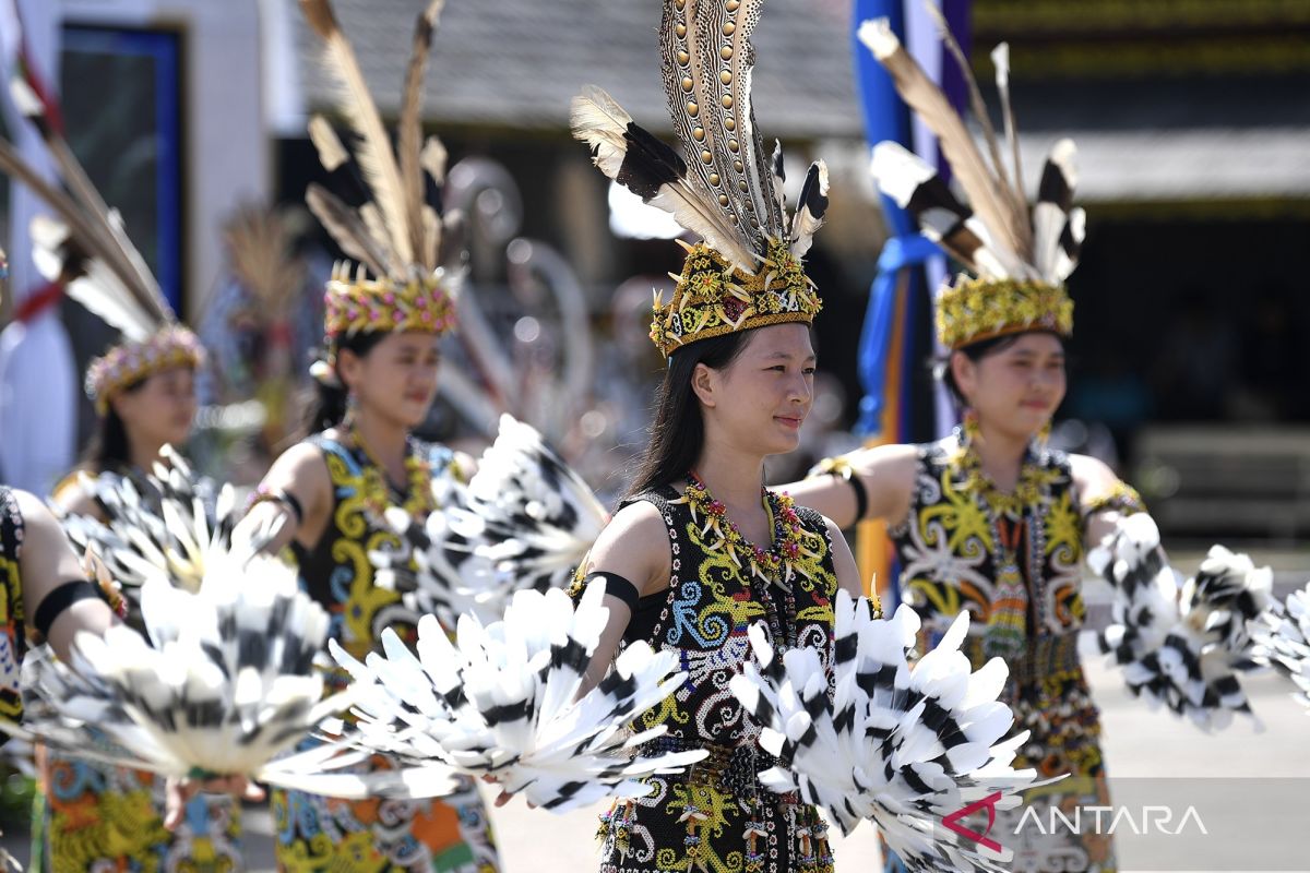 Potret kehidupan dan tato unik Suku Dayak Kenyah di Kalimantan Timur ...