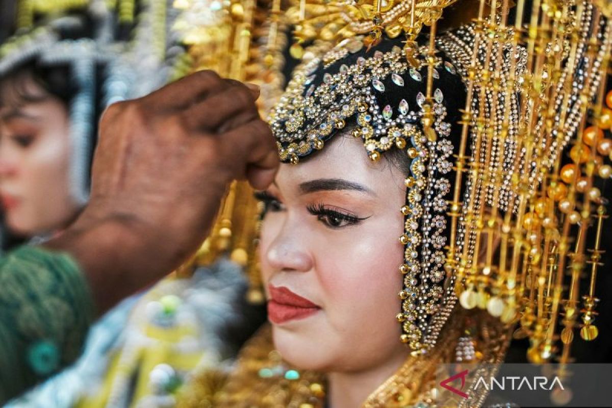 Uniknya tradisi Kahiyaa, Kakulu, dan Kasou, tiga ritual adat Suku Buton ...