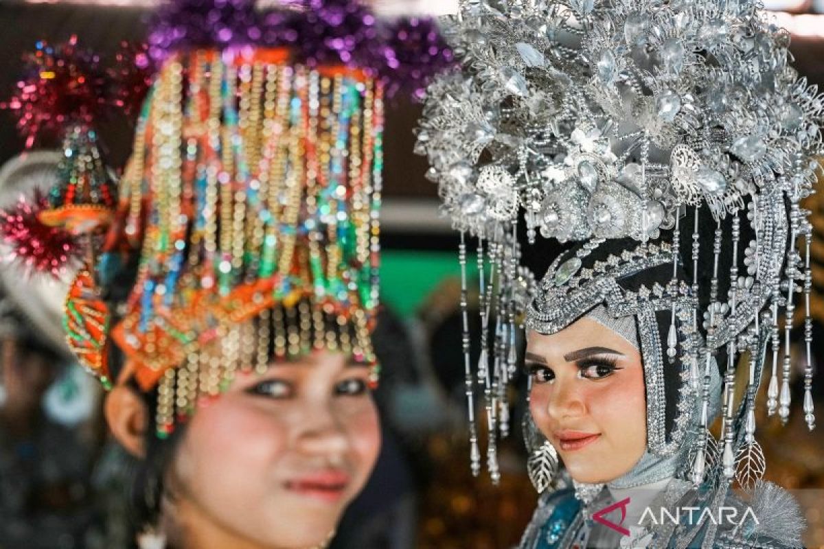 Uniknya tradisi Kahiyaa, Kakulu, dan Kasou, tiga ritual adat Suku Buton ...