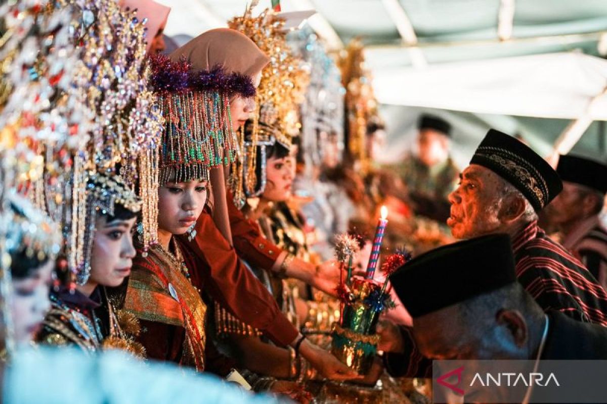 Uniknya tradisi Kahiyaa, Kakulu, dan Kasou, tiga ritual adat Suku Buton ...
