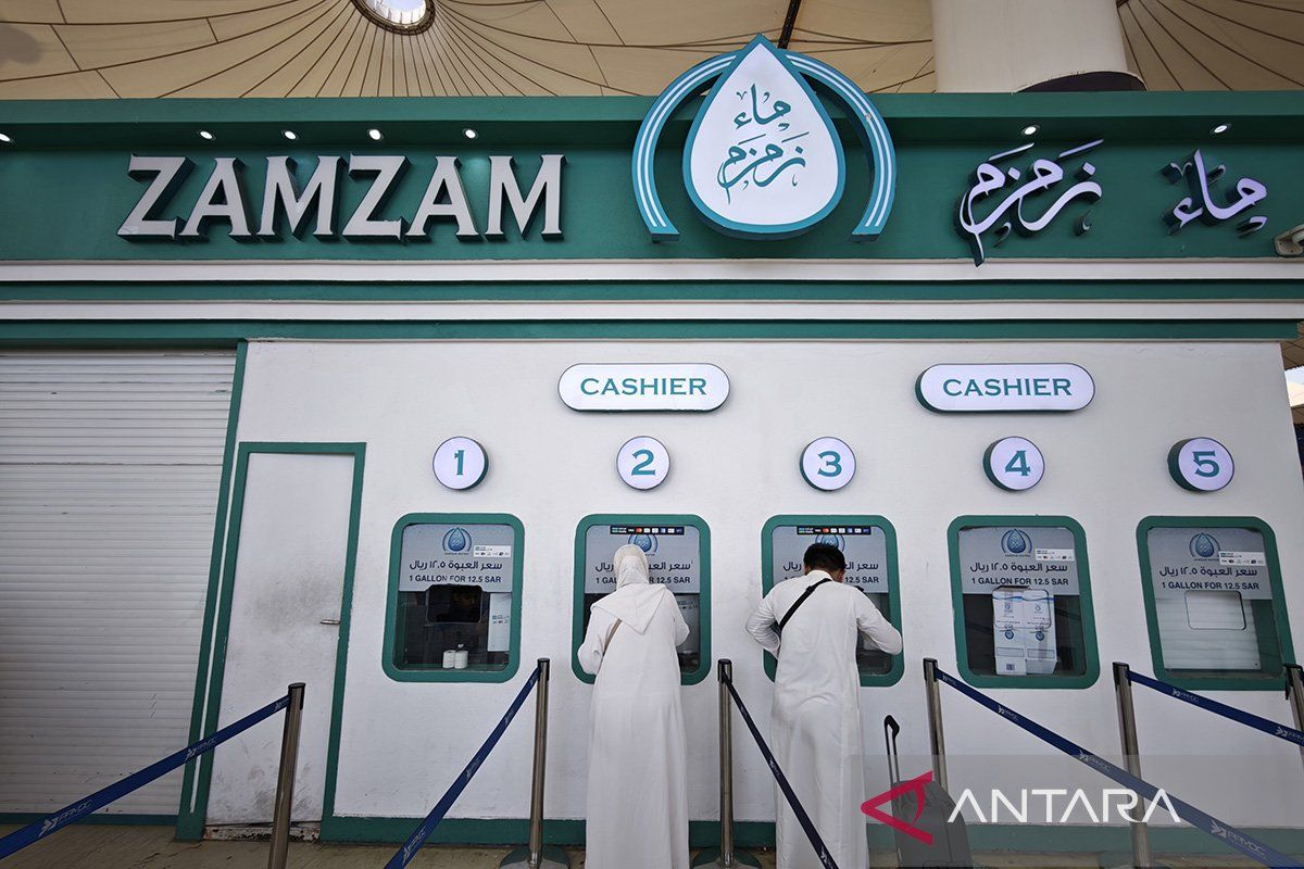 Pemerintah ingatkan jamaah soal larangan bawa air zamzam dalam koper ...