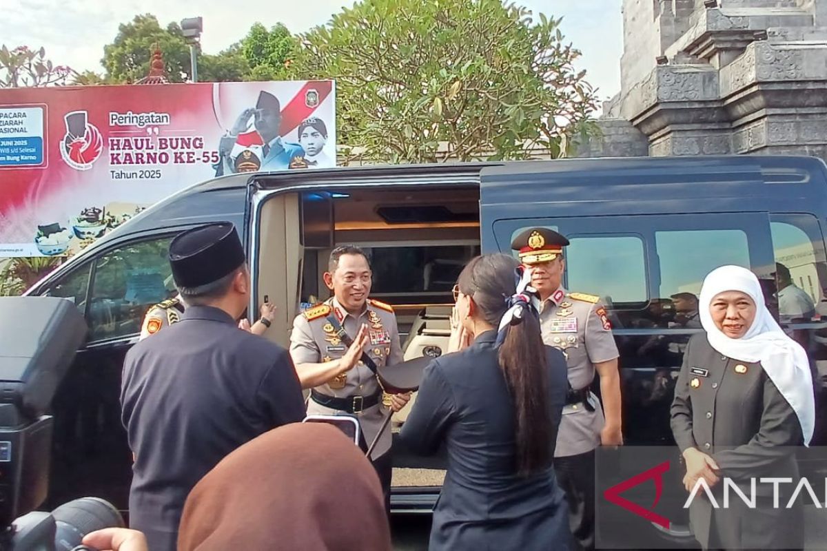 Kapolri napak tilas sejarah ke makam Soekarno - ANTARA News Jawa Timur