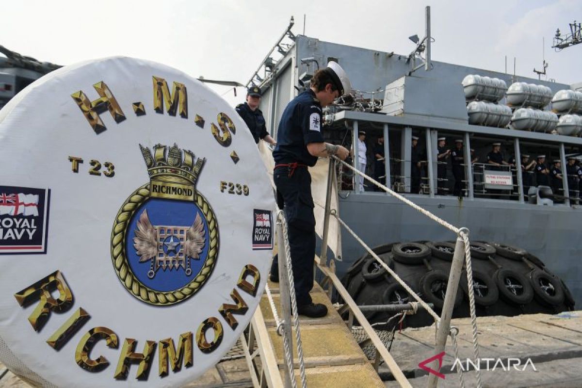 Melihat megahnya kapal perang Inggris yang sandar di Pelabuhan Tanjung Priok - ANTARA News