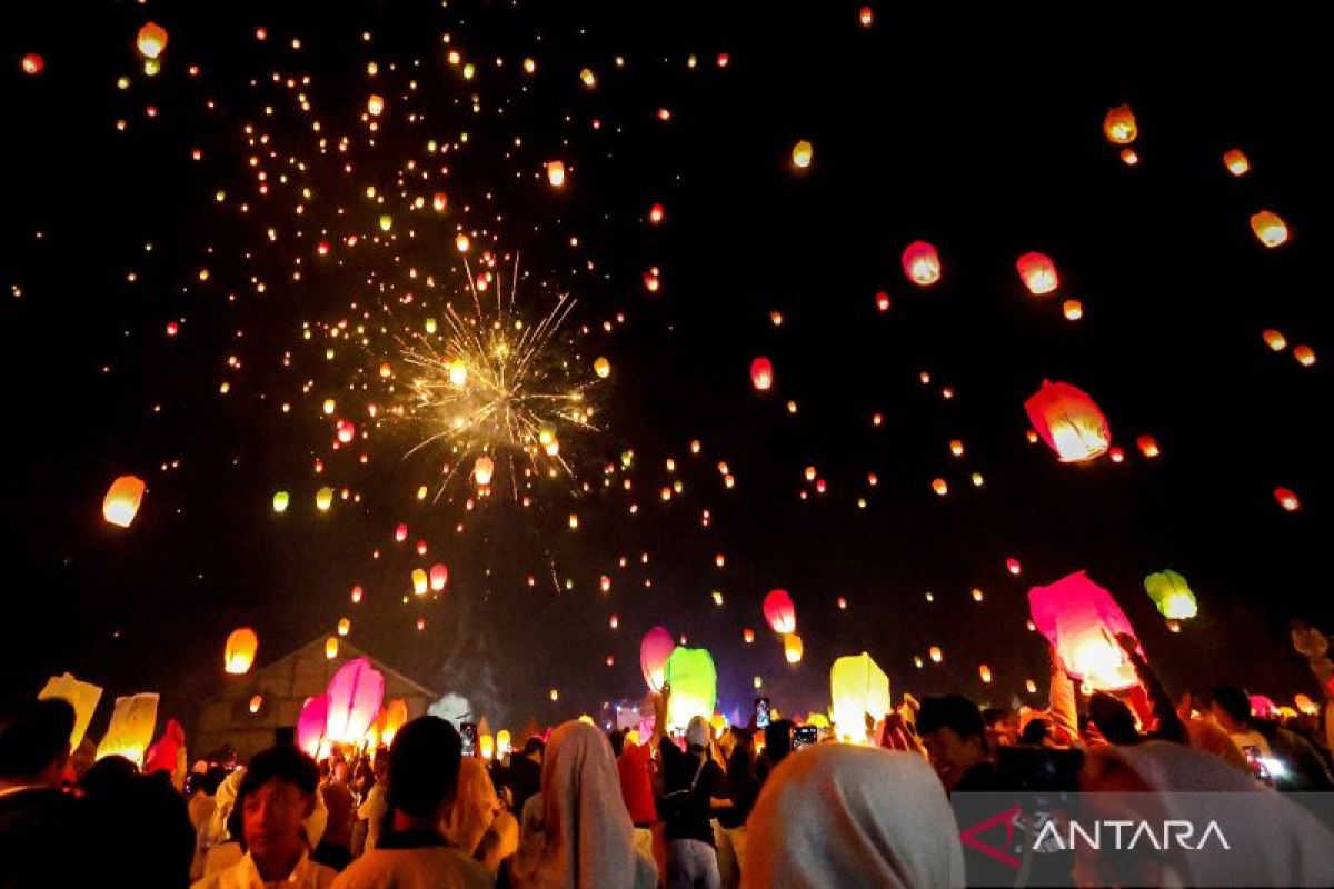 Dworowati Lantern Festival 2025, ribuan lampion hiasi langit di Pujon Malang - ANTARA News