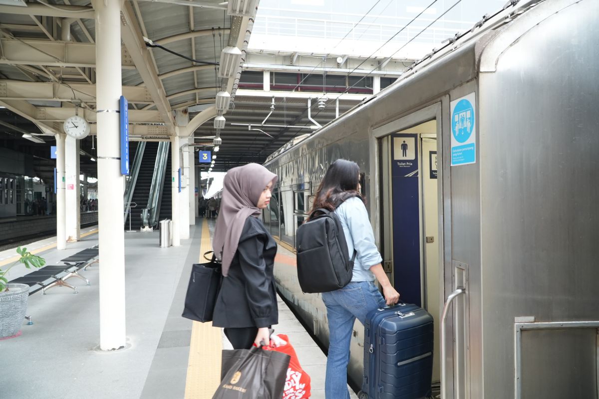Penumpang KAI jarak jauh bisa dari Jatinegara terkait HUT Bhayangkara - ANTARA News