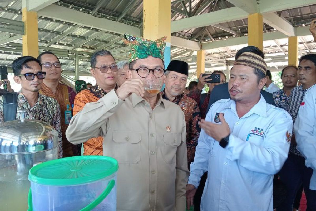 Mendes PDT resmikan Koperasi Merah Putih di Desa Namang - ANTARA News Bangka Belitung