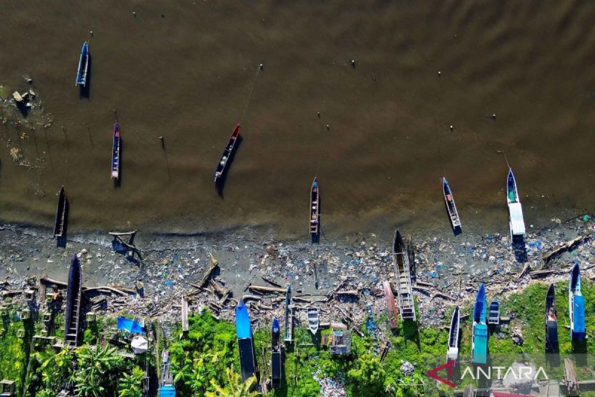 Menyedihkan, Pantai Muara Siberut Mentawai yang indah dicemari sampah ...