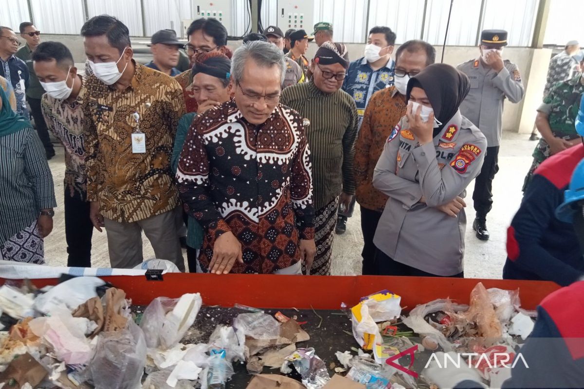 Bantul operasikan TPS3R Potorono untuk kurangi timbunan sampah - ANTARA News Yogyakarta - Berita ...
