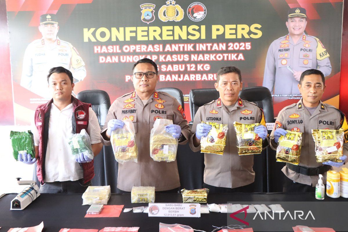 Polres Banjarbaru gagalkan peredaran 12 kg sabu jaringan Fredy Pratama - ANTARA News Kalimantan ...