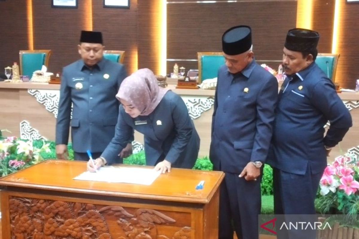 DPRD Batola setujui Raperda APBD-P 2025 senilai Rp1,9 triliun jadi perda - ANTARA News ...